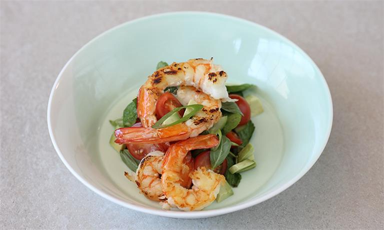 Prawn, avocado and cherry tomato salad | CSIRO Total Wellbeing Diet